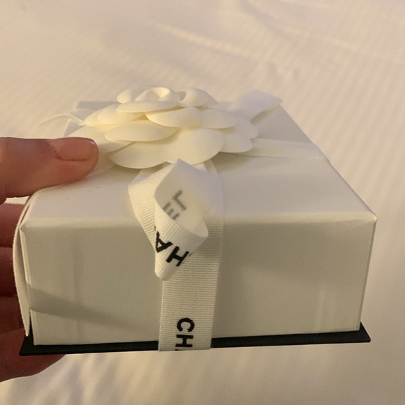 CHANEL | Other | Chanel White Gift Boxes With Ribbon Small Size Only ...